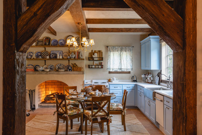 This millennial home designer spent 9 months building a replica of 'The ...