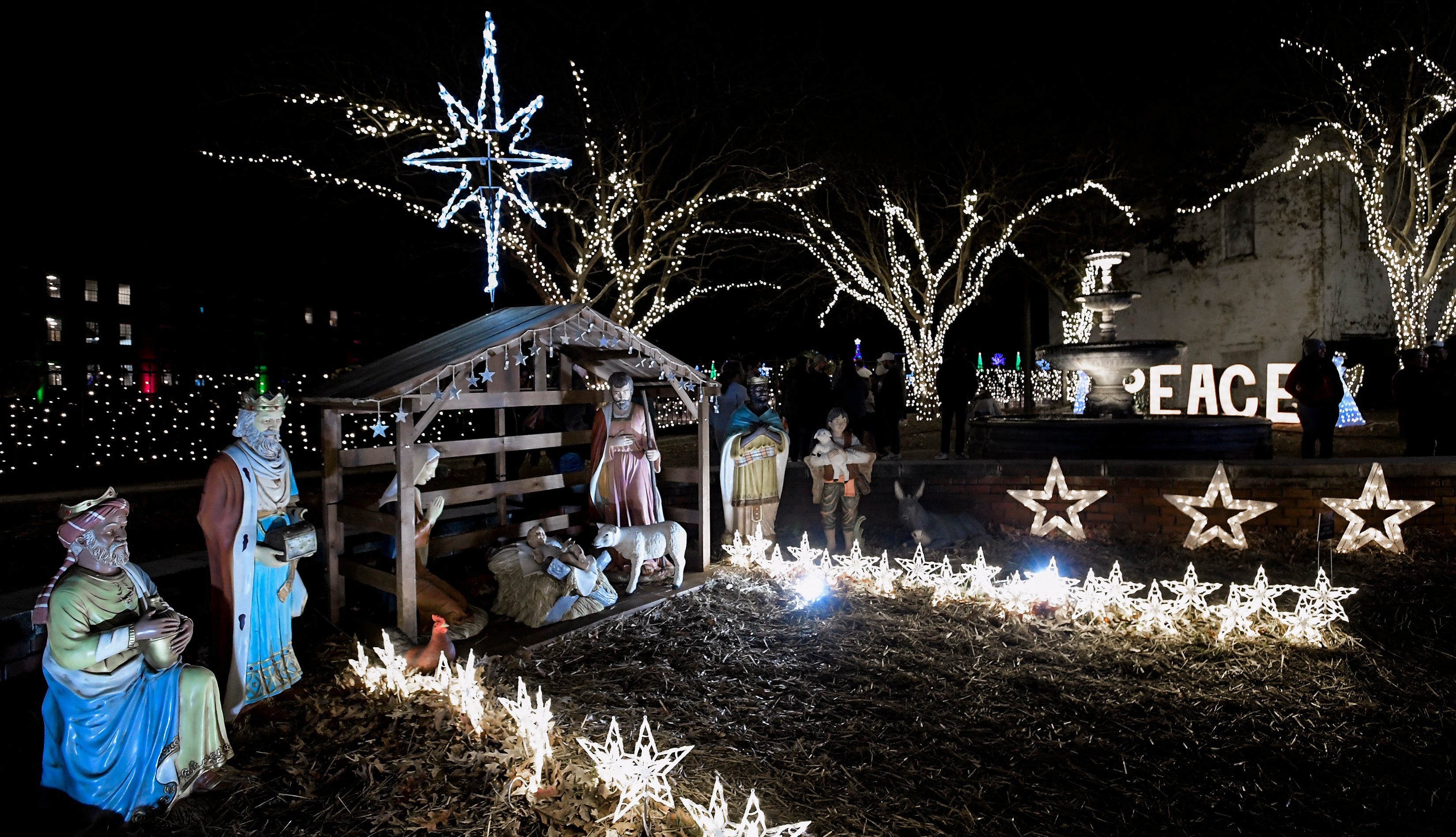 Can cities and states display religious holiday decorations?