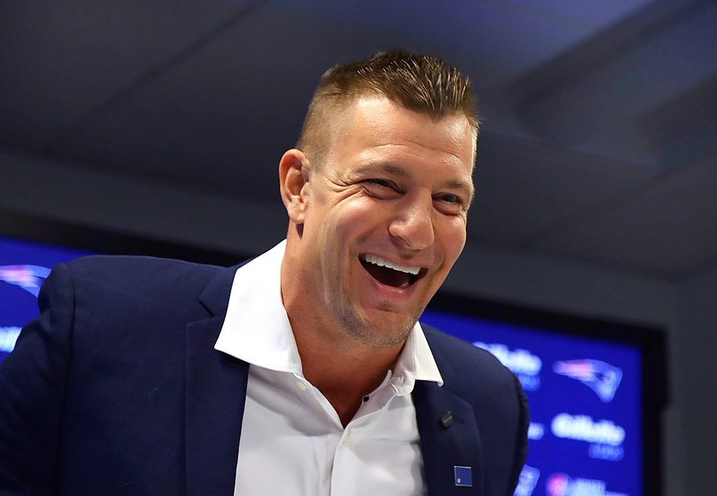 Strahan teases Gronkowski over turkey drive love story