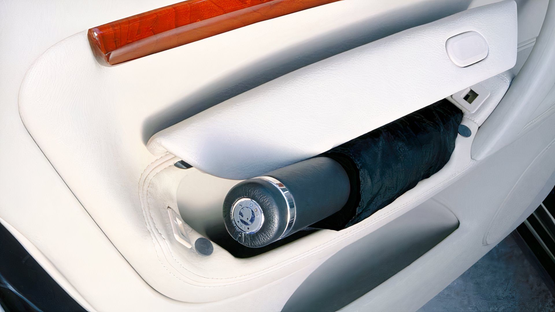 The Skoda Superb Debuted The Built-In Umbrella One Year Before Rolls-Royce