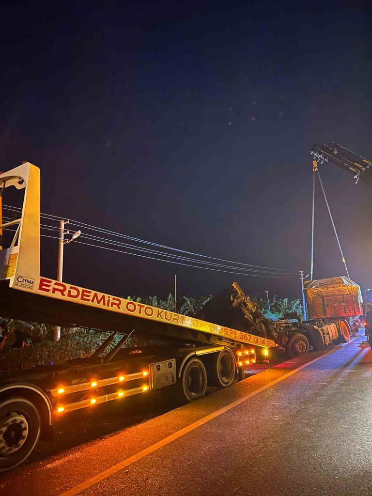 Alanya’da otobüs ile tır çarpıştı: 5 yaralı