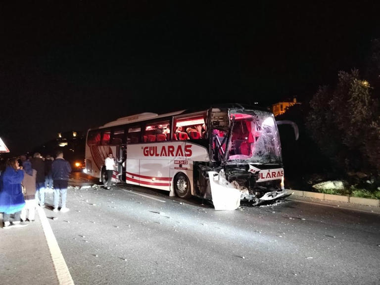 Alanya’da otobüs ile tır çarpıştı: 5 yaralı