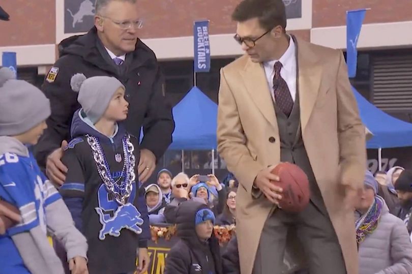 Tom Brady raises eyebrows with ruthless comment to child on FOX NFL Sunday