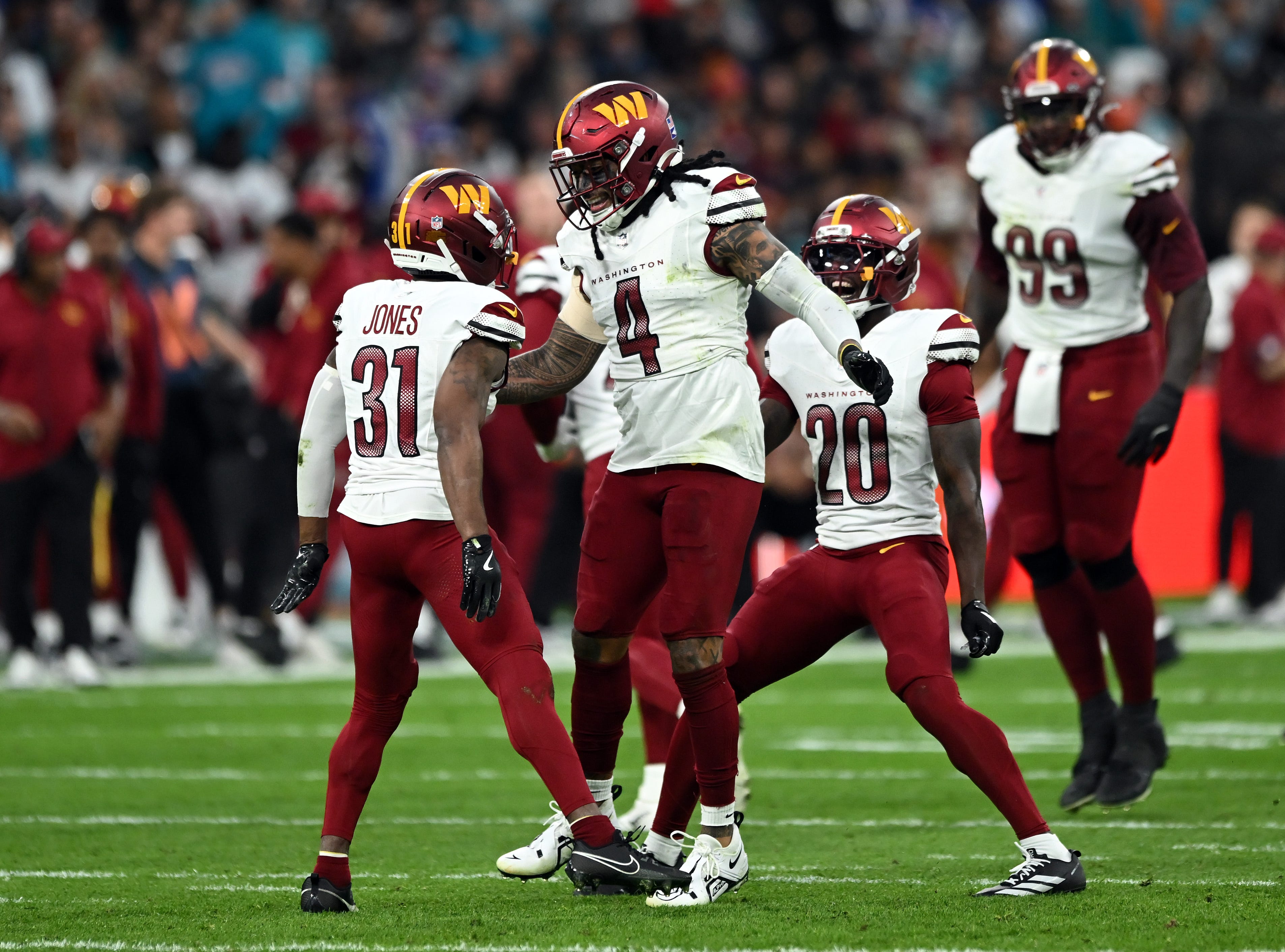 What does Dan Quinn think of Frankie Luvu's play in 2025?
