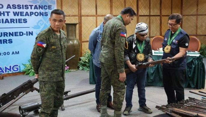 Maguindanao del Sur residents surrender 271 more combat weapons