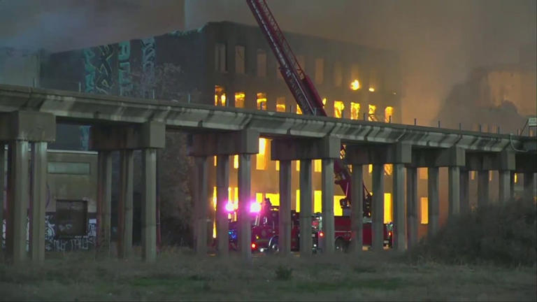 Extremely large, dangerous Black Friday fire breaks out in downtown St ...