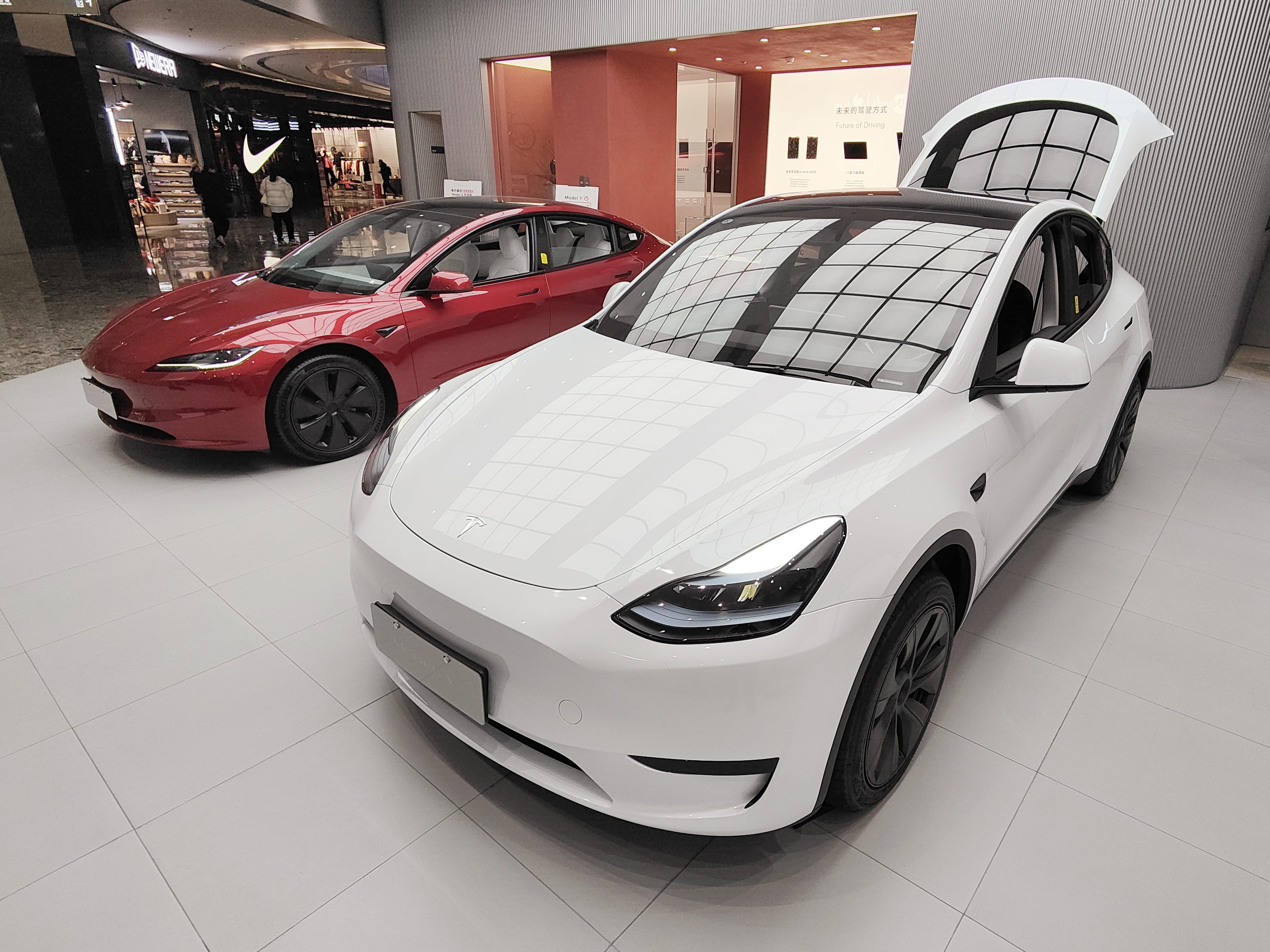 Tesla offers Full Self-Driving ride-alongs in Europe as it inches ...