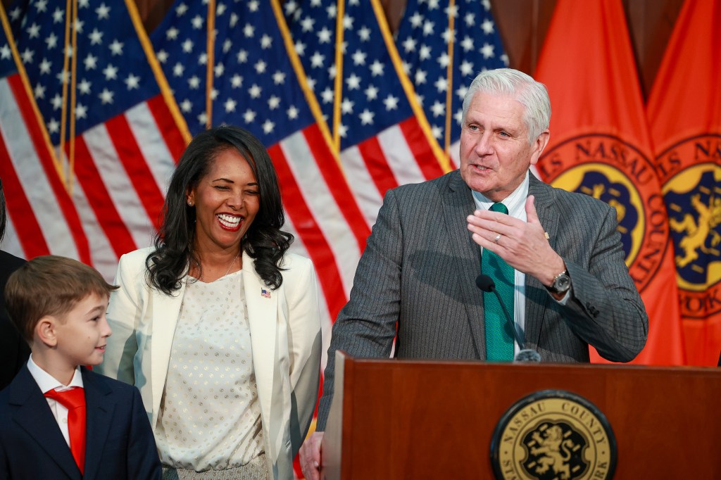 Nassau Exec Bruce Blakeman plans a wall of surveillance at NYC border ...