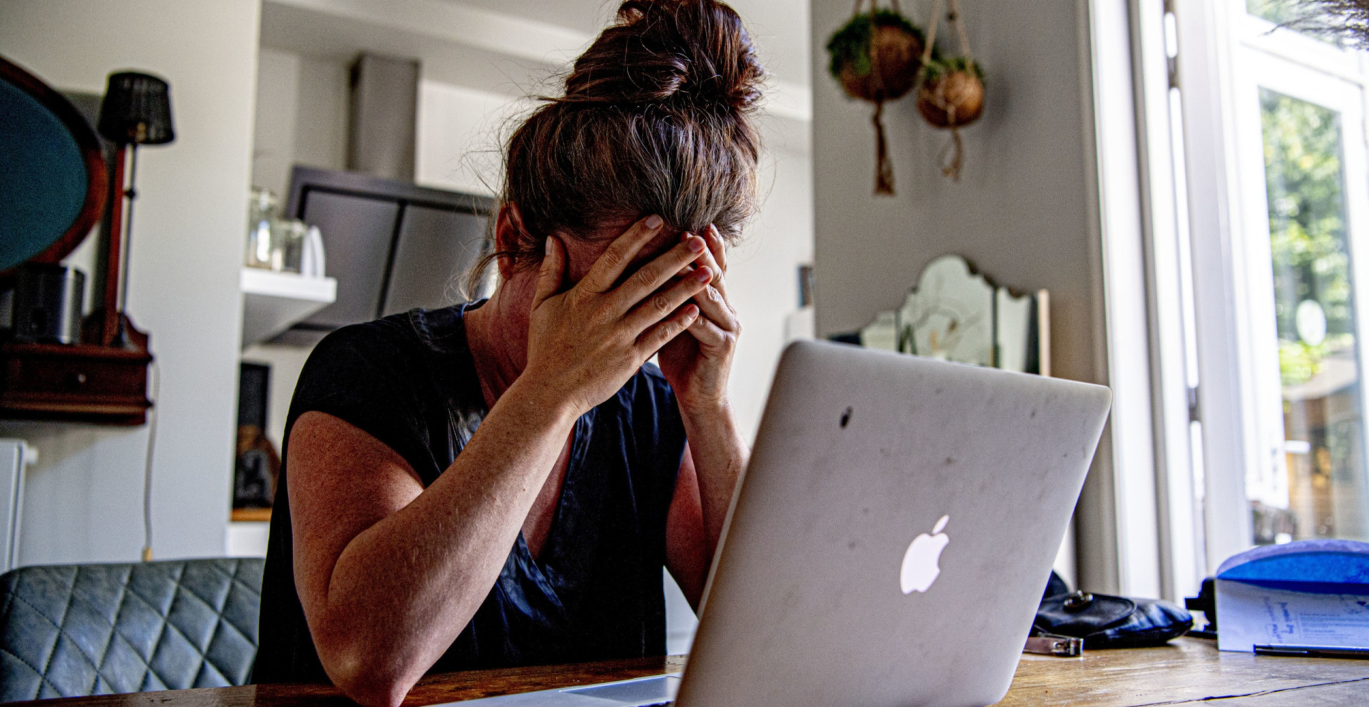 Cosa causa l'estrema stanchezza nelle donne in menopausa?