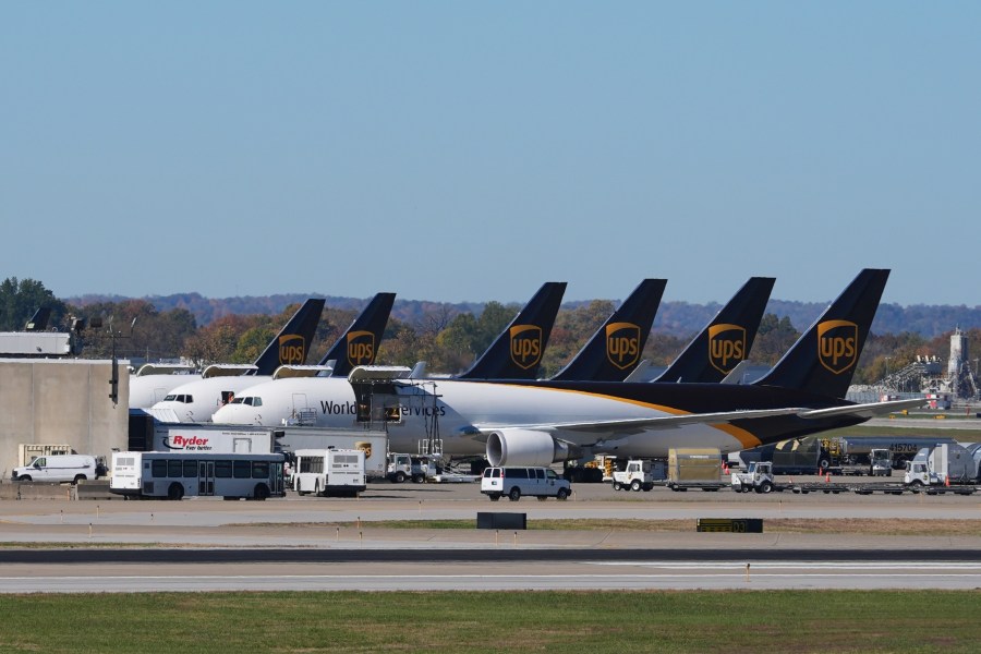 Could holiday shipping be affected by UPS plane crash investigation?