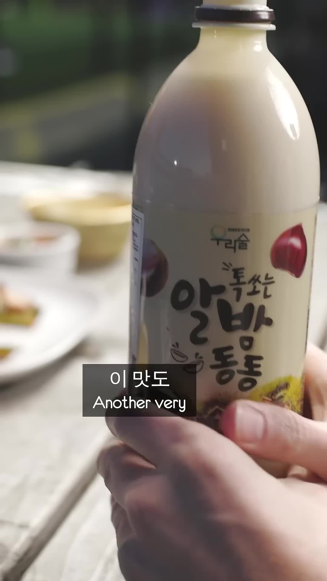 British footballers try Korean makgeolli for the first time! (Hilarious ...