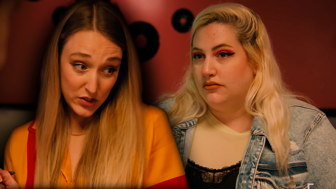 Waitress humiliates plus size girl