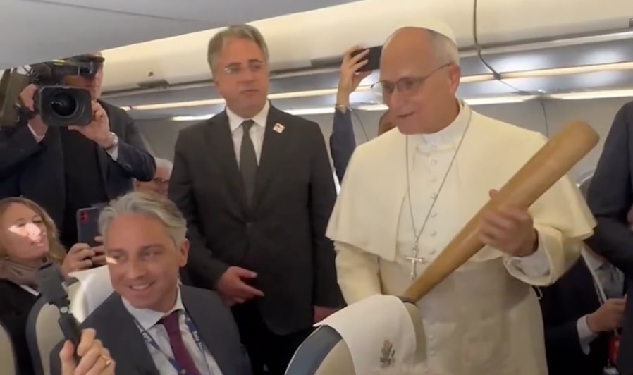 WATCH: CBS Reporter Gives Chicago-Born Pope Leo a Baseball Bat Used by ...