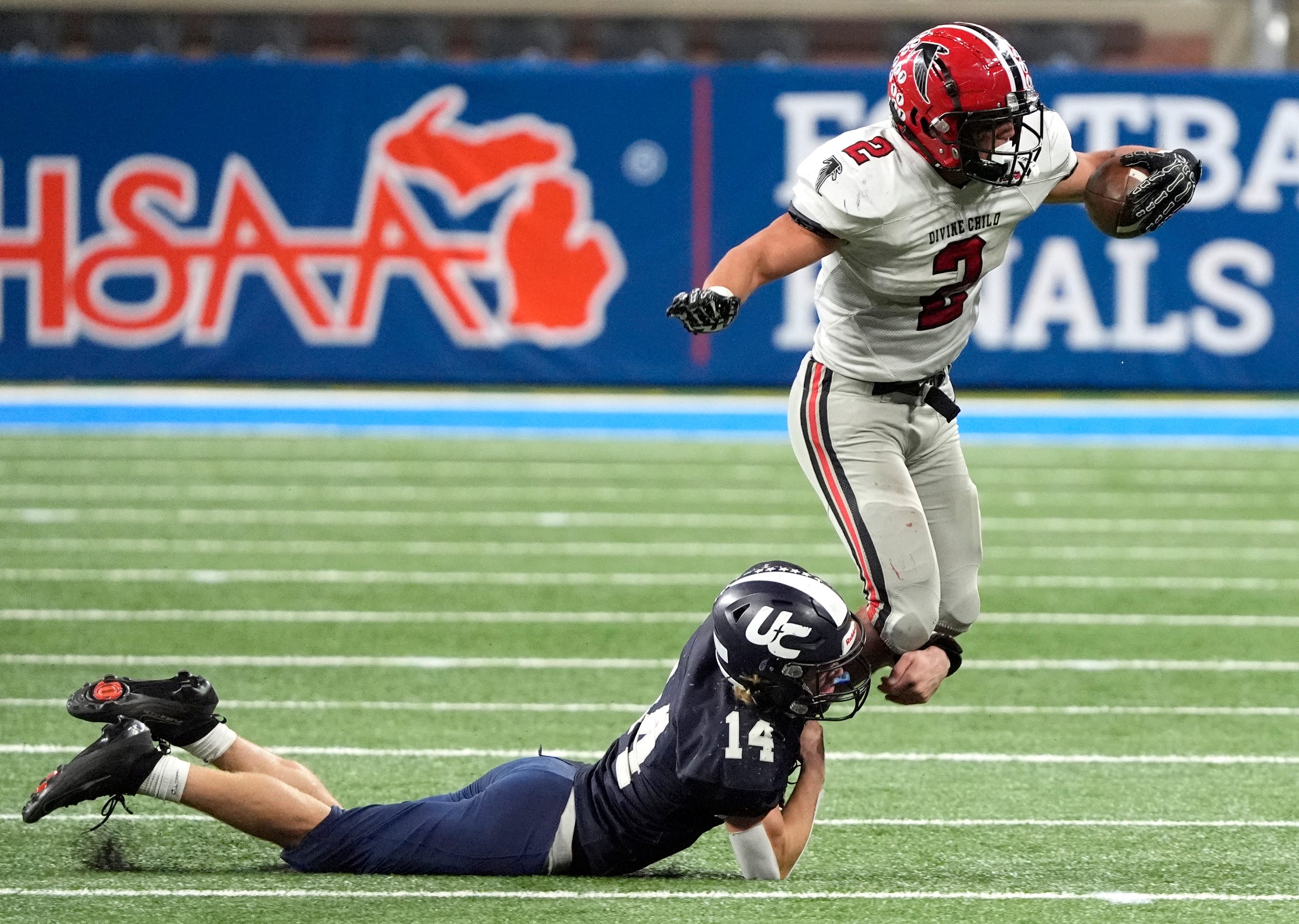 MHSAA football D-4 state finals: Dearborn Divine Child edges ...