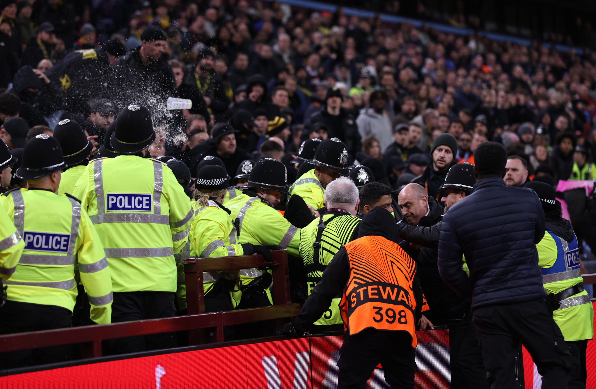 Acht YB-Fans werden nach Ausschreitungen im Villa-Stadion verhaftet