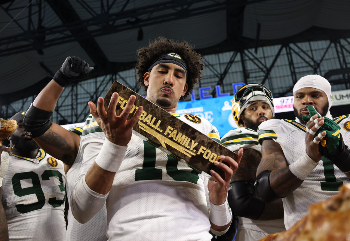 NFL Fans Want Refs From Packers-Lions Game Investigated Immediately