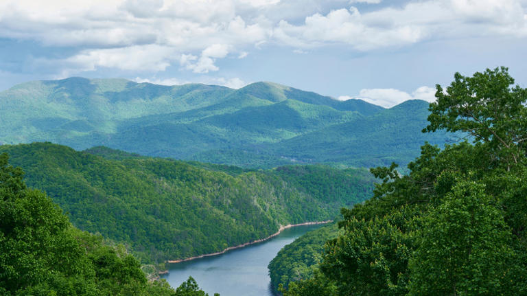 North Carolina's Alpine Hideaway Is A Great Smoky Mountain Hamlet With ...