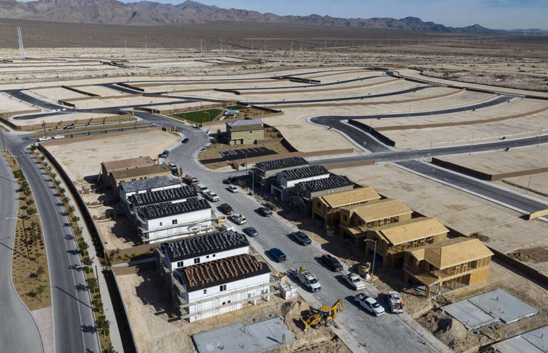 Las Vegas homebuilders’ sales keep tumbling