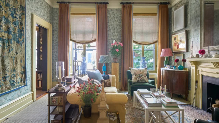 Inside a Refined British-Inspired Drawing Room in a NYC Mansion
