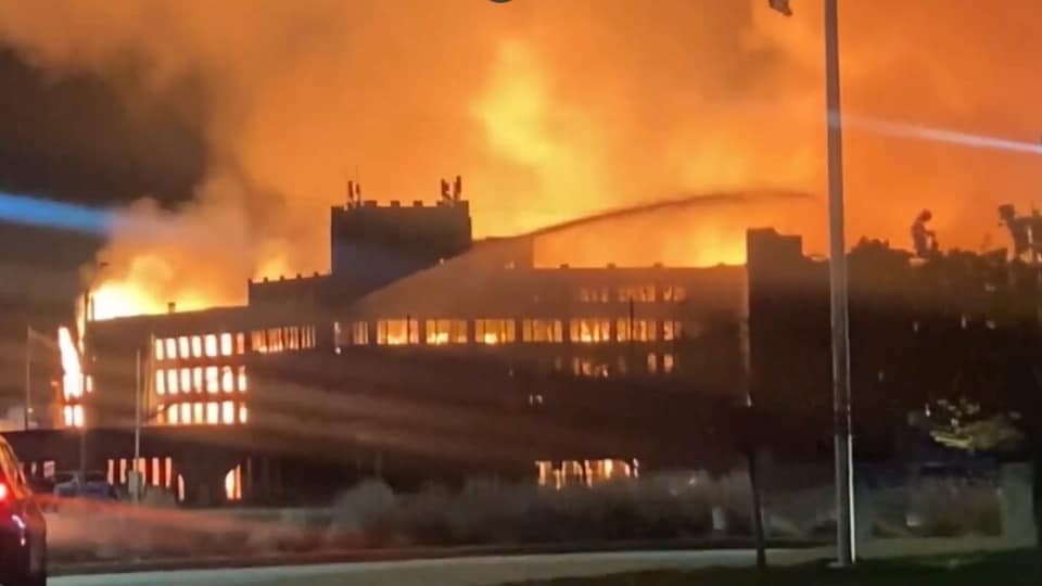 St. Louis fire update: 200 firefighters battle blaze in multiple ...