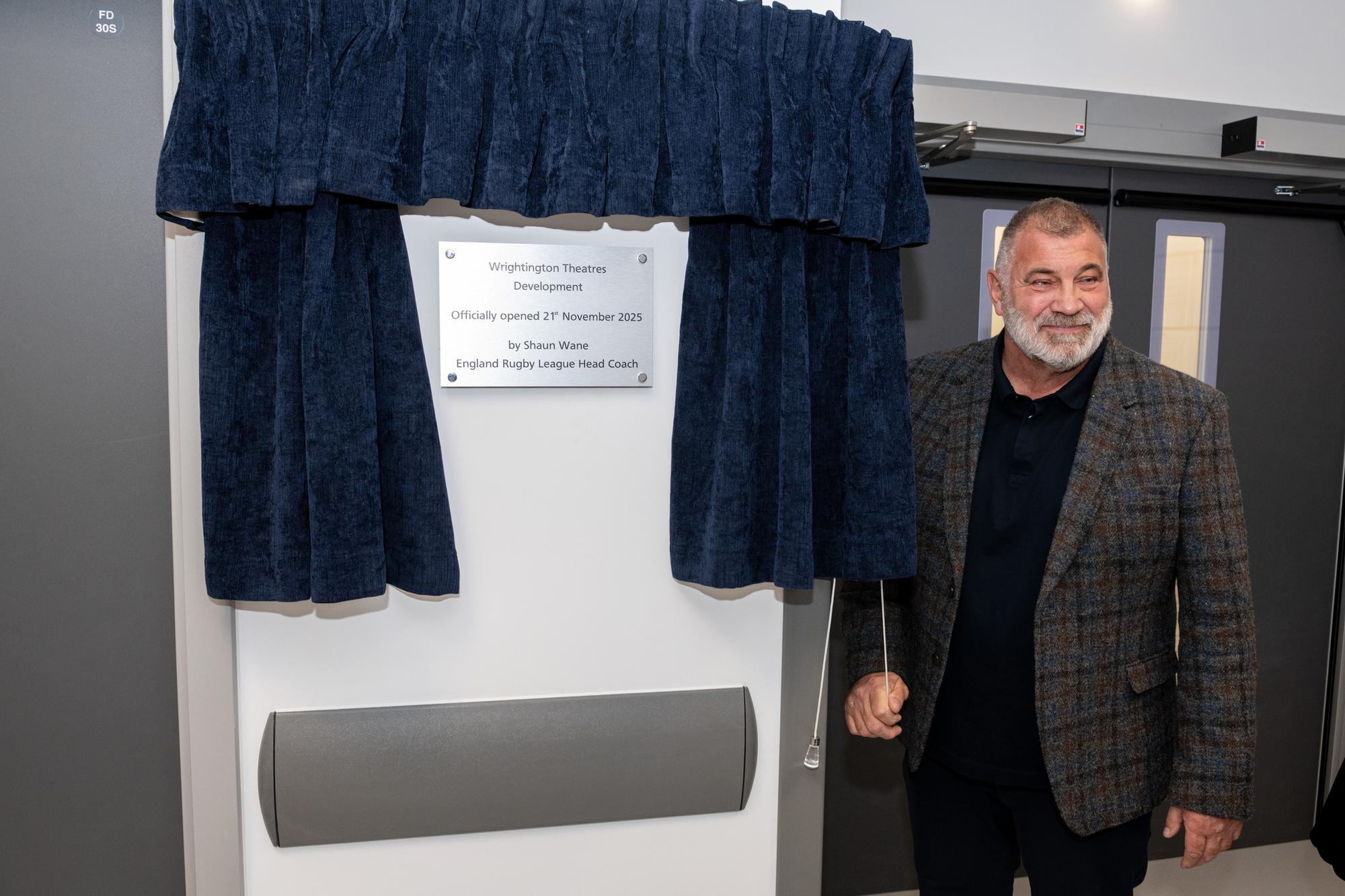 England RL coach Shaun Wane officially opens new operating theatres at ...