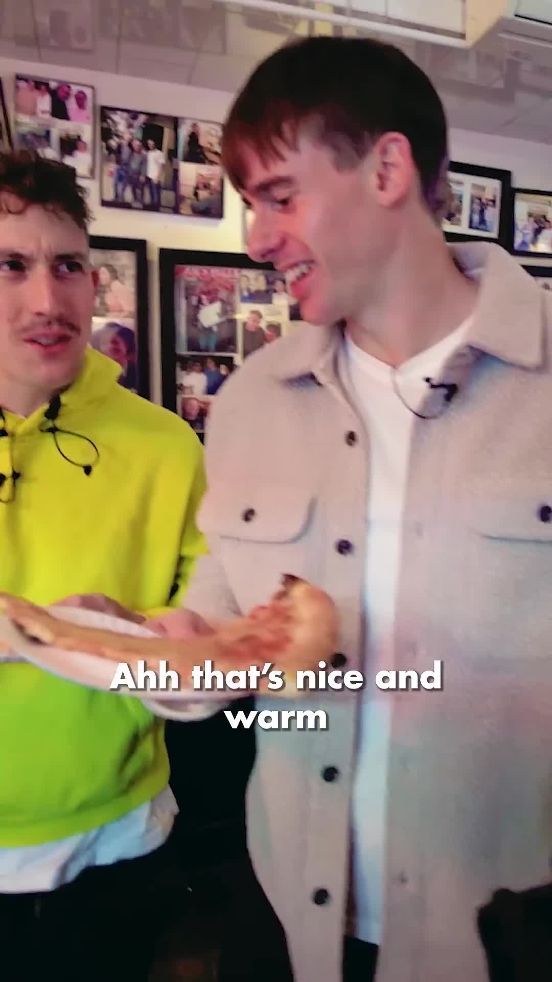 British Guys Try Iconic NYC Pizza at Joe's – Cheese Pull Challenge!