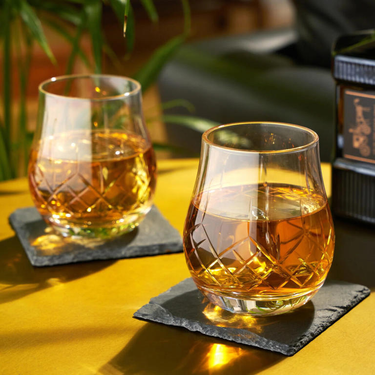 Why Whiskey and Bourbon Glasses Aren’t Meant to Be Interchangeable