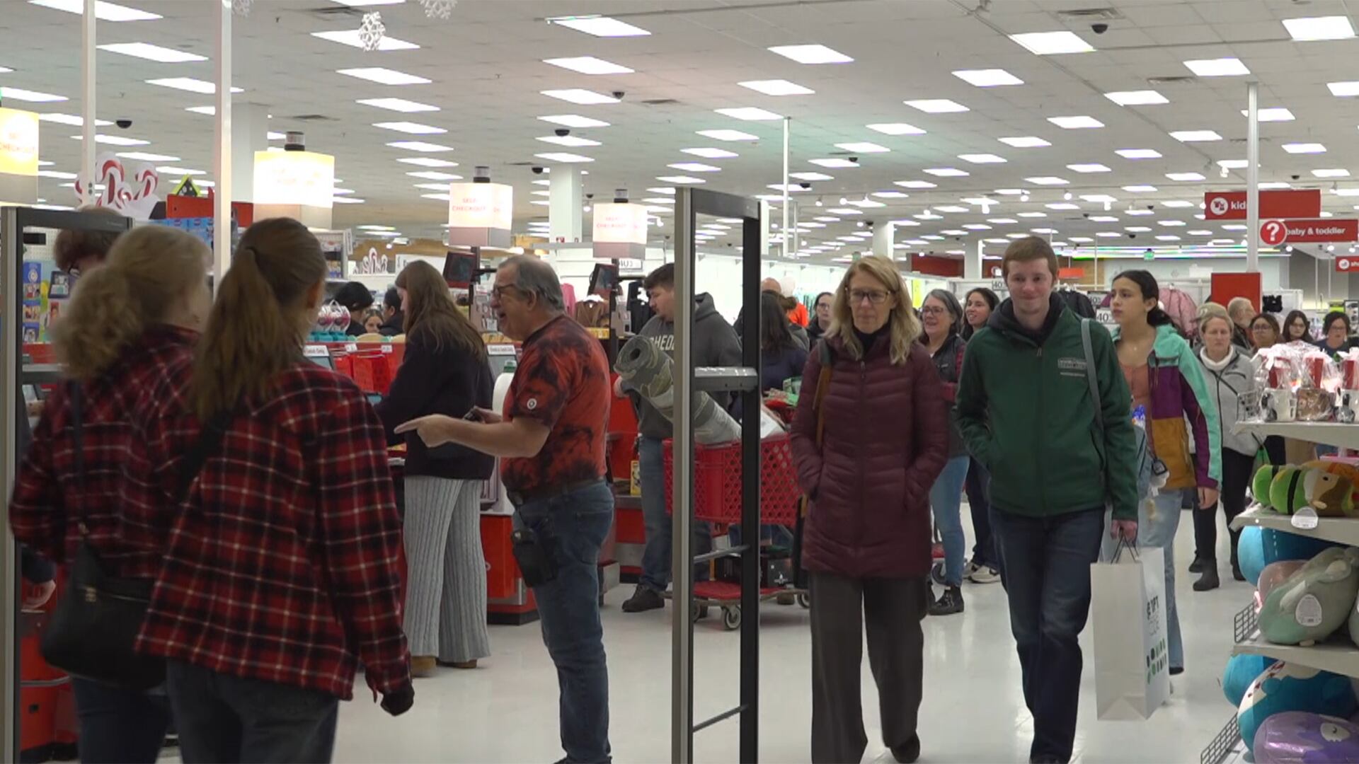 Post-Christmas shopping deals draw crowds