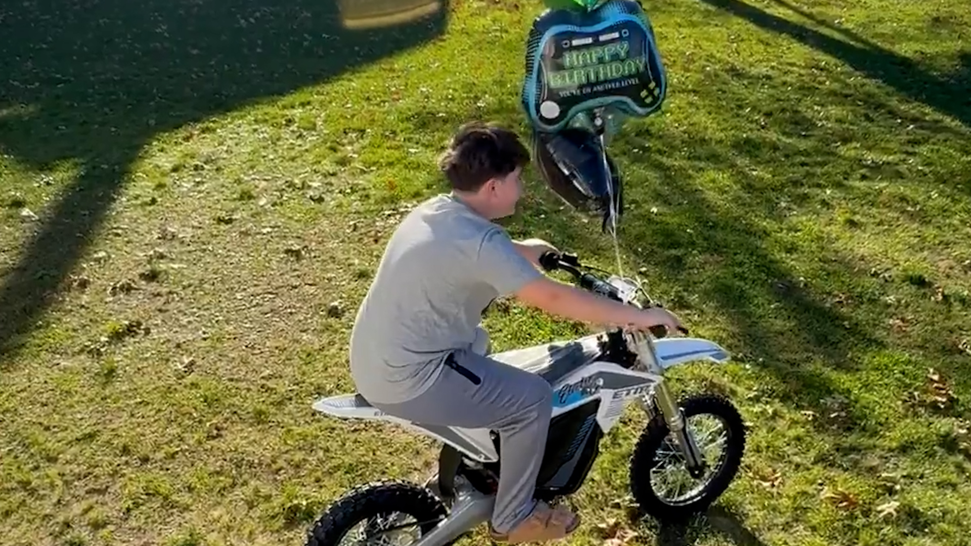 Teen’s Electric Bike Surprise Gets Hilarious Reaction