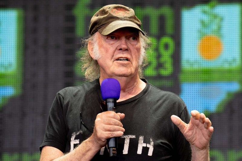 30 Music Legends Everyone Thinks Are American-But They're Not