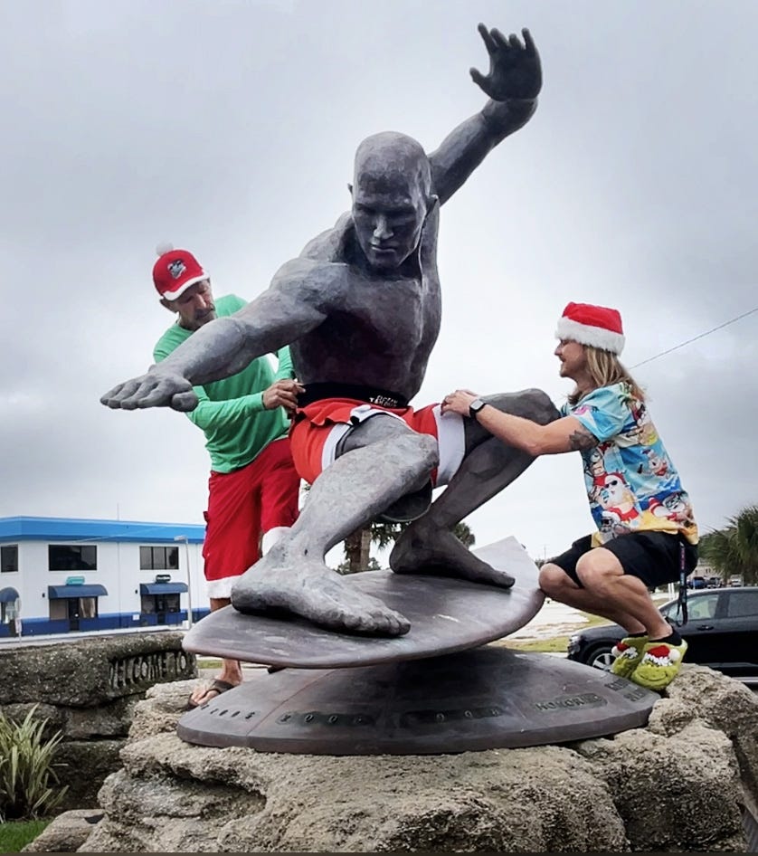 Video shows iconic Florida Slater statue decked for holidays