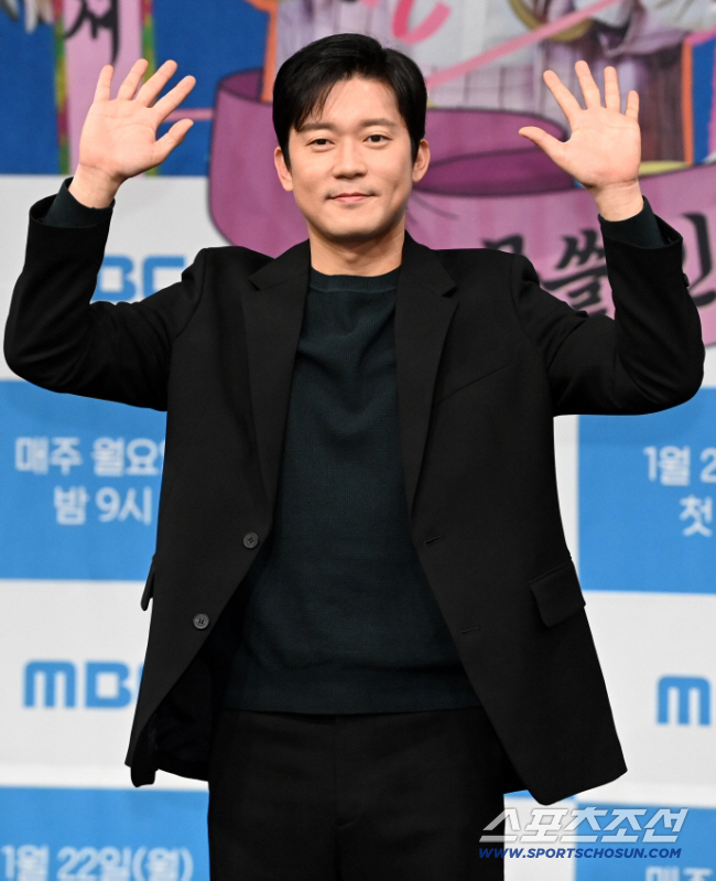 Kim Daeho, is this why you declared free..I wish you recognized me as a ...