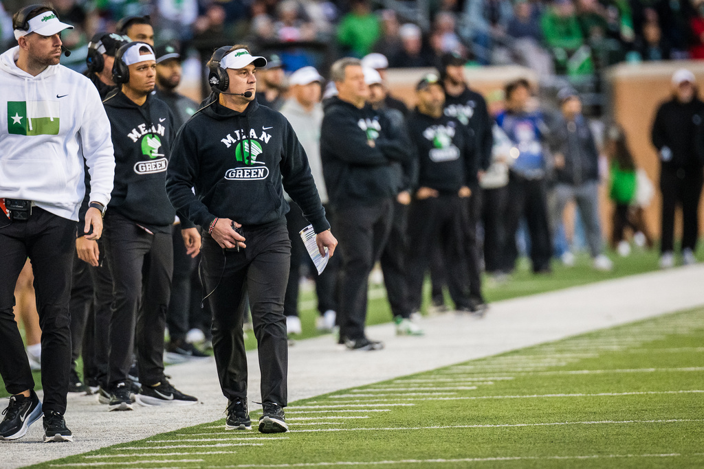 Drew Mestemaker leads No. 21 North Texas over Temple 52-25 for spot in ...