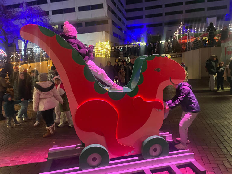 Mayor’s Christmas Tree Lighting kicks off a month of lights at Crown Center