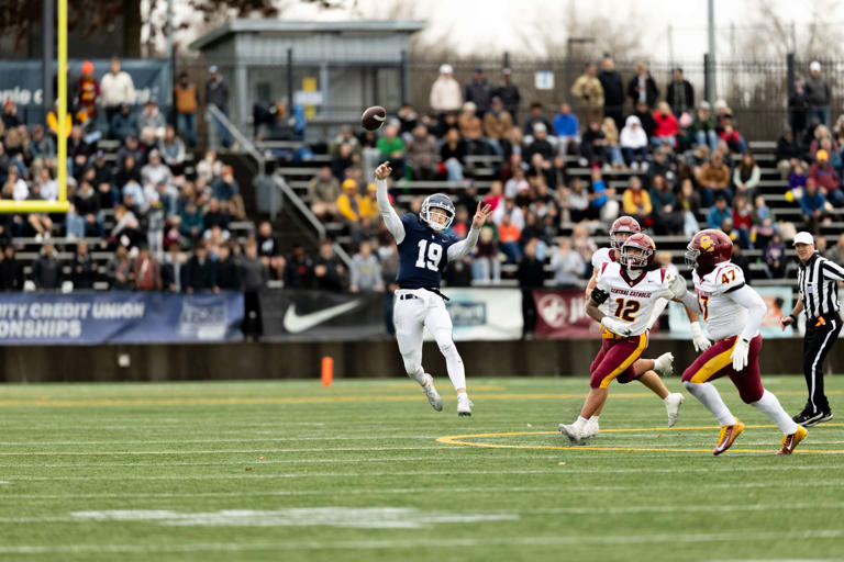 Lake Oswego blows ahead early, beats Central Catholic for Class 6A ...