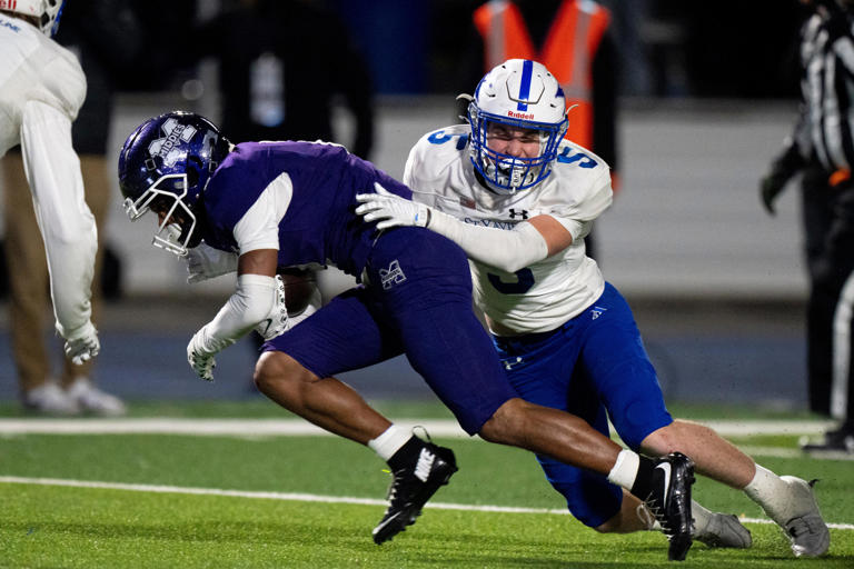 St. Xavier wins defensive battle over Middletown in state football semis