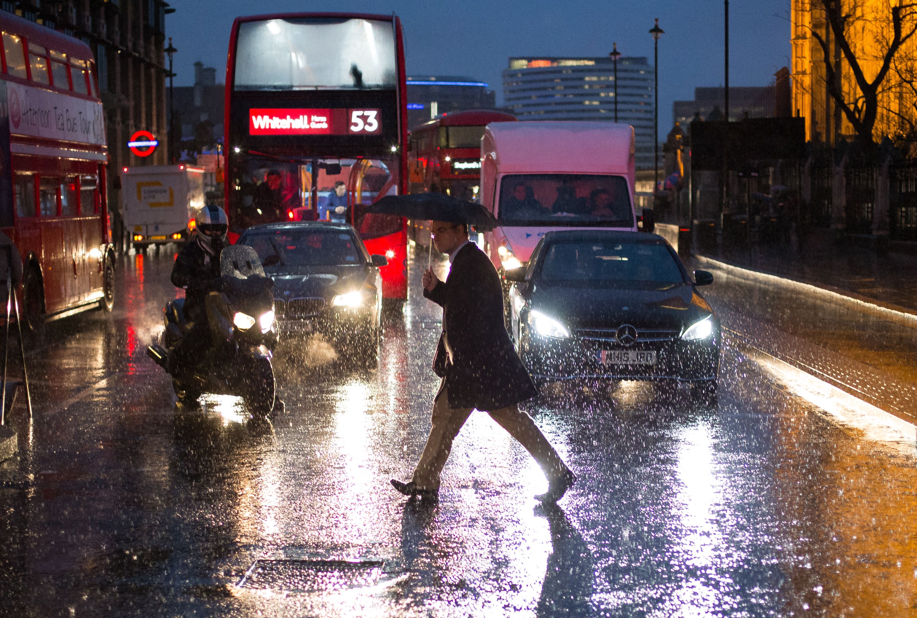 London weather: The exact time the rain will stop in the capital today ...