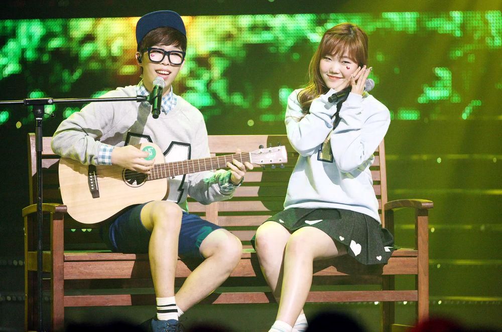 Sibling Goals! 9 Potret Transformasi Chan Hyuk dan Su Hyun 'AKMU'