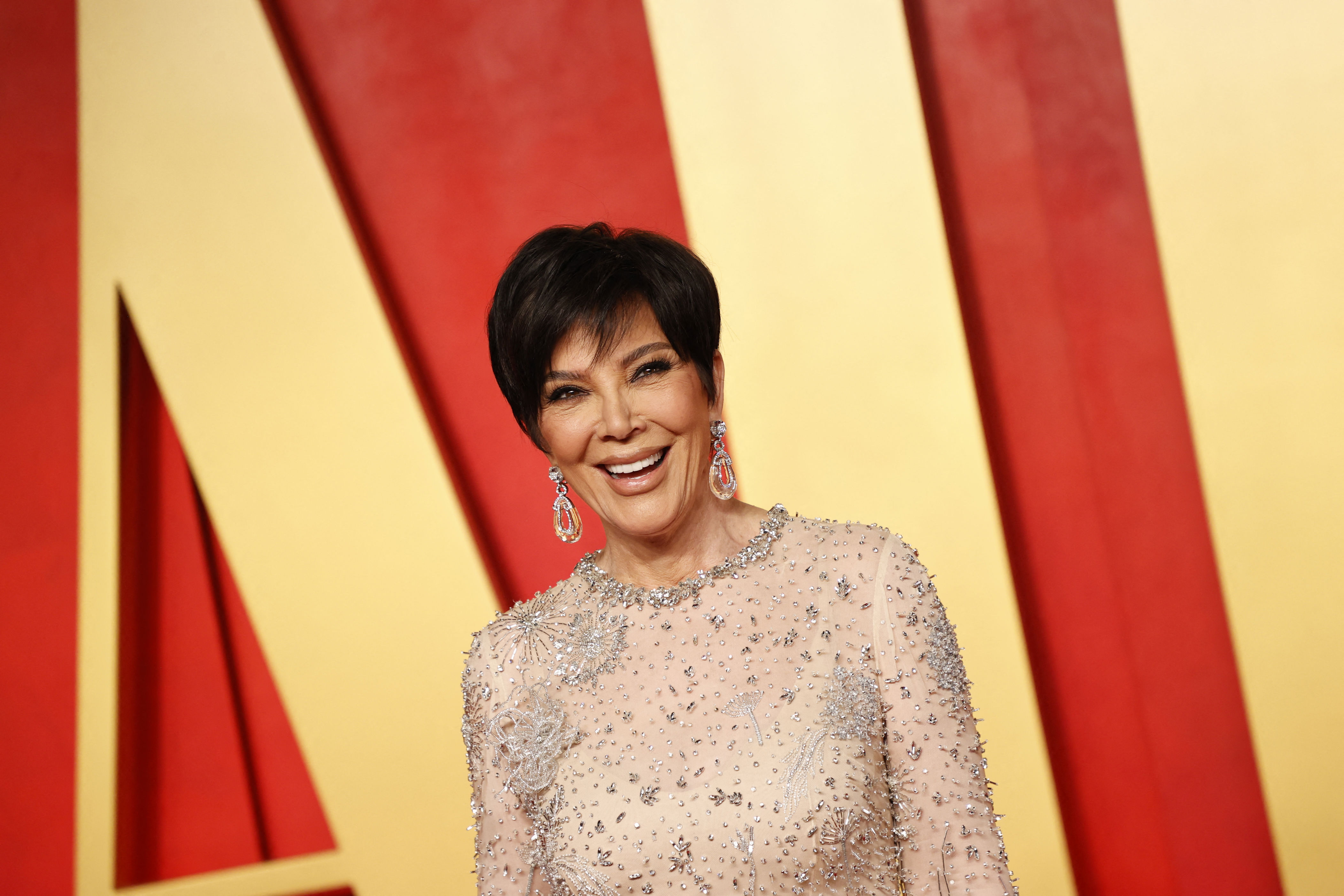Kris Jenner’s Festive Holiday Tips: Gift Wrapping, Garland, and More