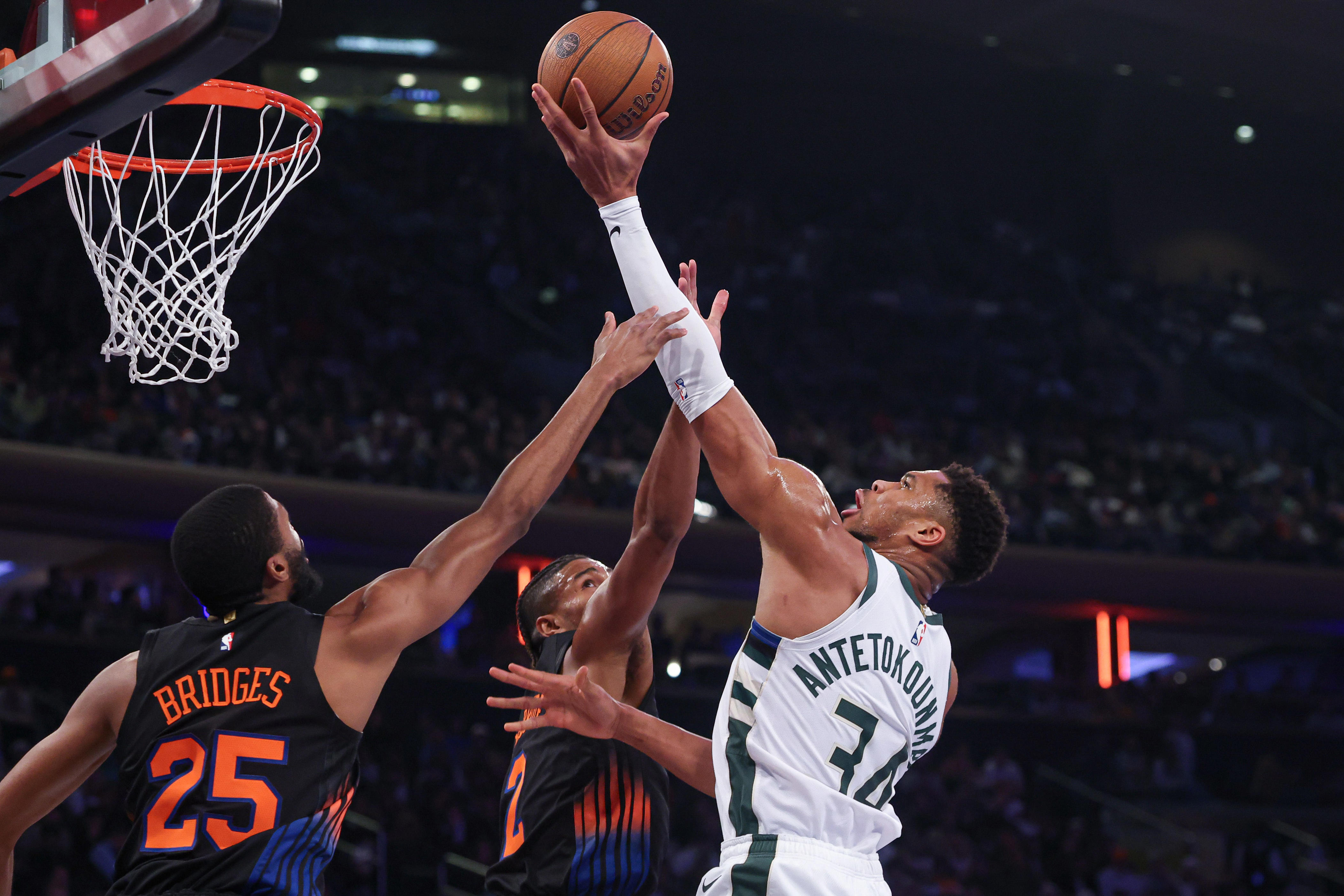 Bucks lose seventh straight game, fall 118-109 to Knicks