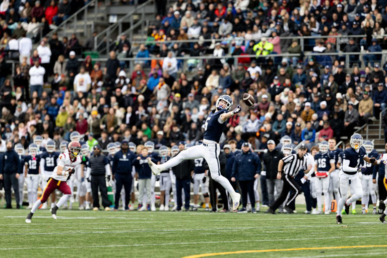 Lake Oswego blows ahead early, beats Central Catholic for Class 6A ...