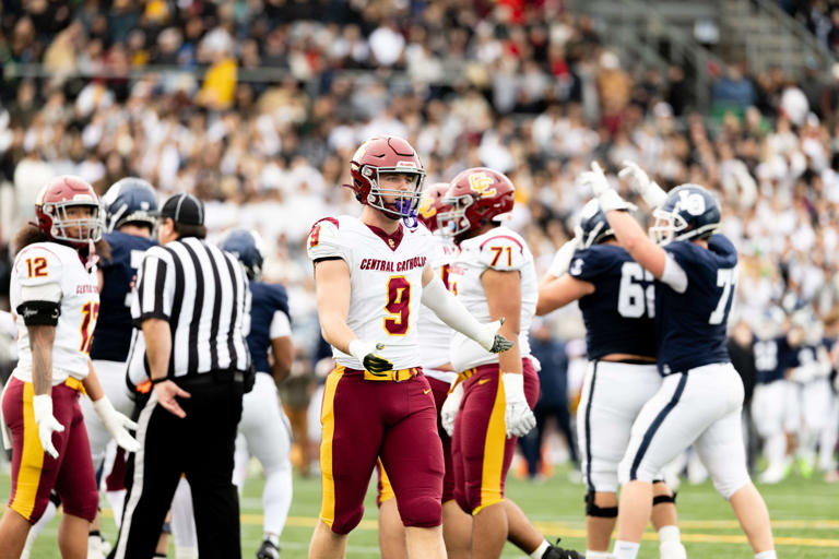 Lake Oswego blows ahead early, beats Central Catholic for Class 6A ...