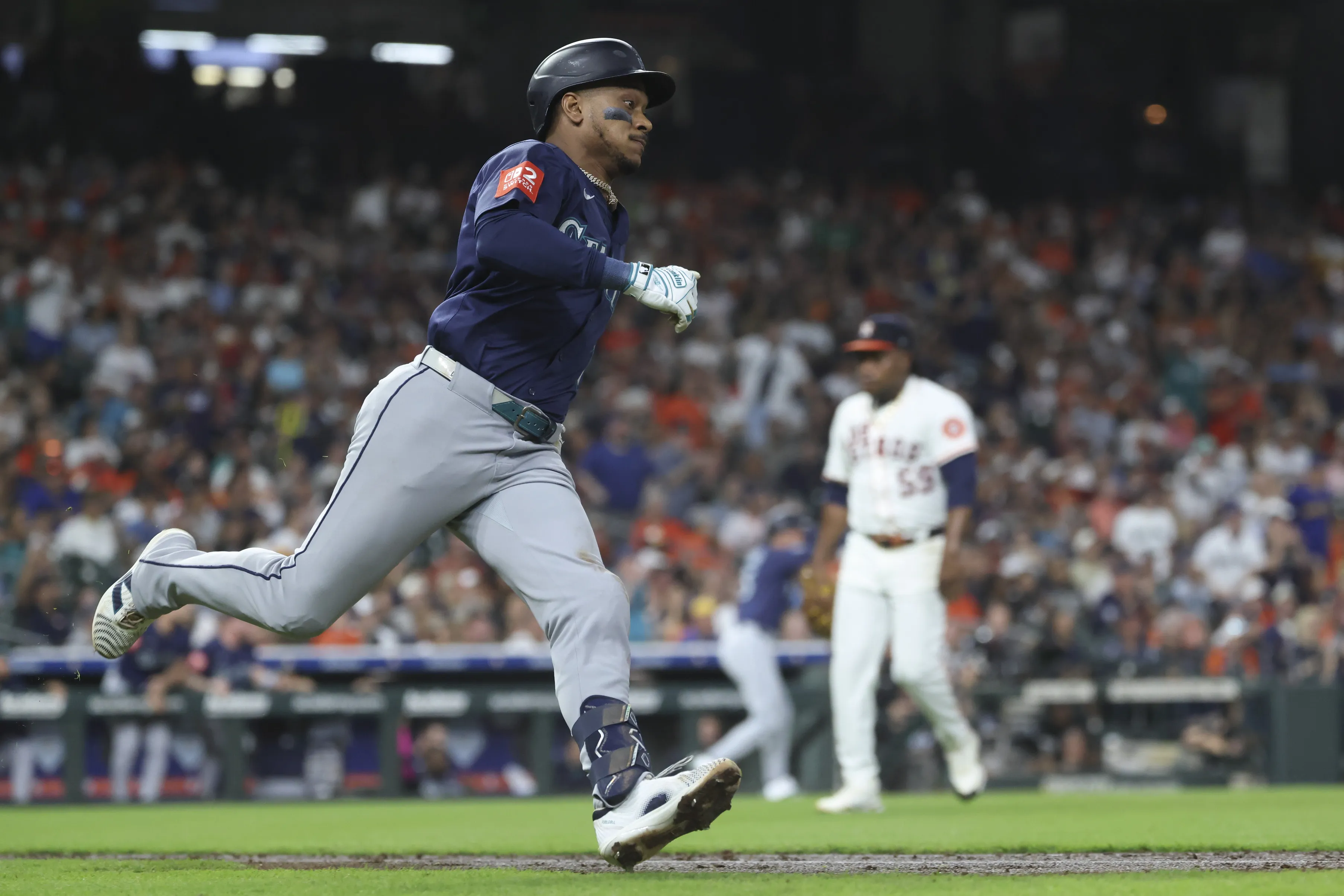 Mets Emerge as Favorites to Sign Framber Valdez in Offseason Push