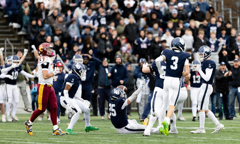 ‘This is the dream’: Lake Oswego routs Central Catholic in Class 6A ...