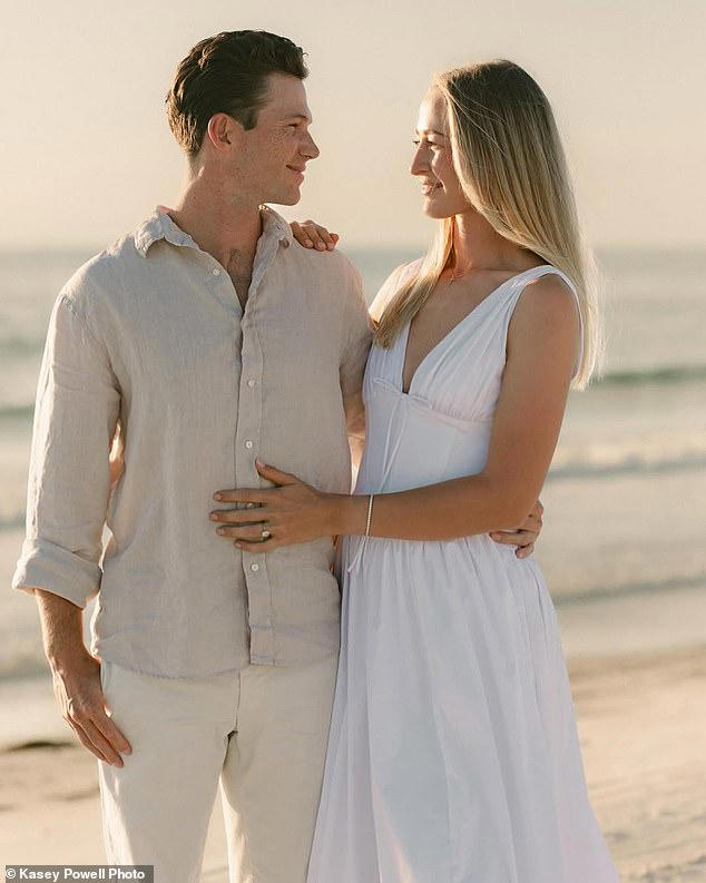 World's glamorous top golfer announces she's engaged