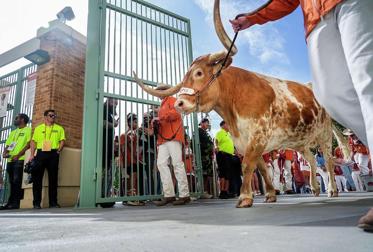 Texas football coaches: Several Longhorns assistants receive raises ...