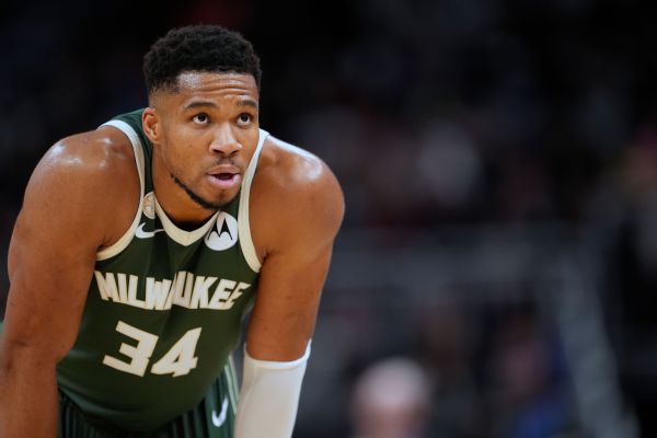 Bucks' Antetokounmpo returns from strained groin vs. Knicks