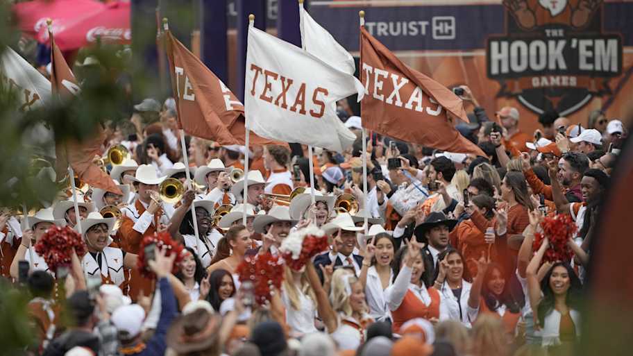 Longhorns Fans Send Disrespectful Message to Texas A&M Ahead of Lone ...