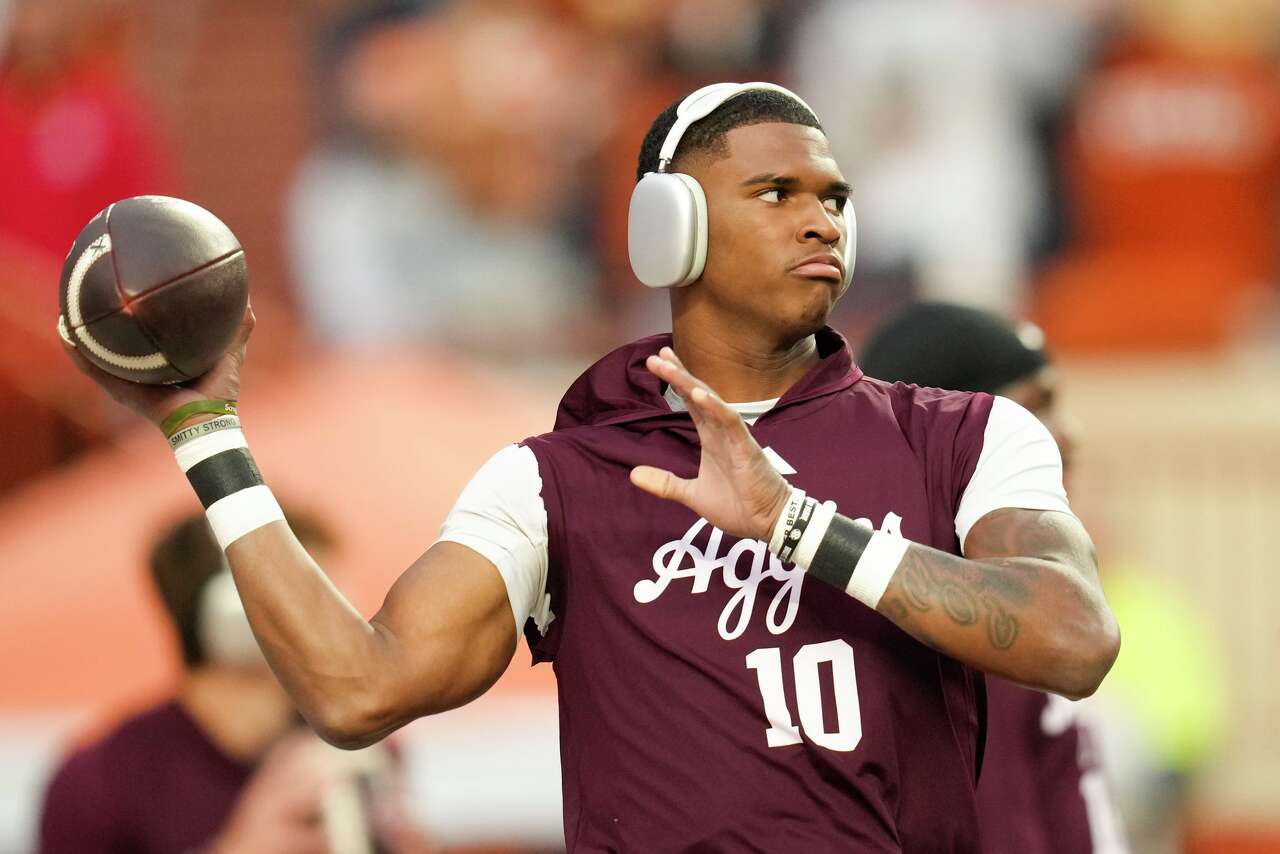 Texas Longhorns spoil Texas A&M's perfect season with 27-17 win in Austin