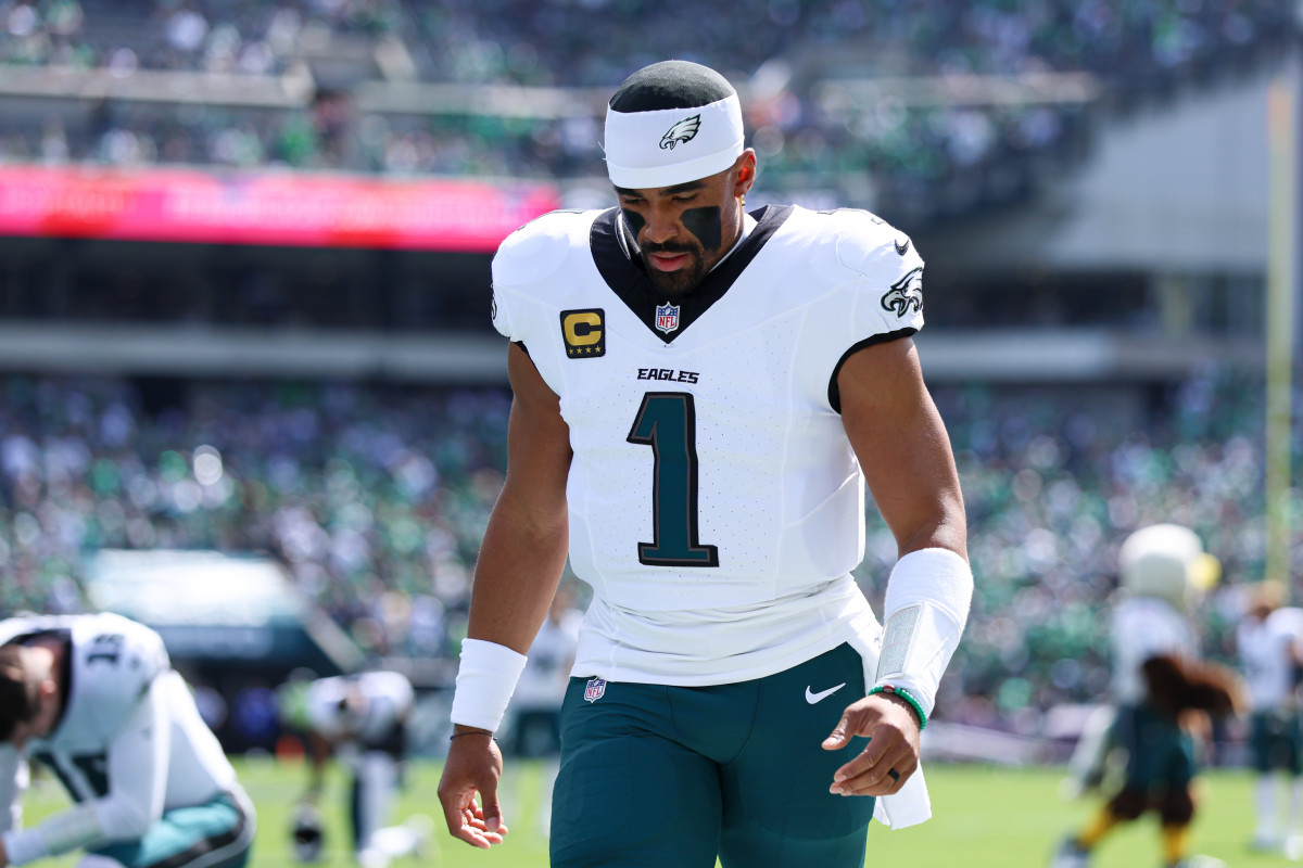 Eagles make Jalen Hurts decision after injury against Raiders